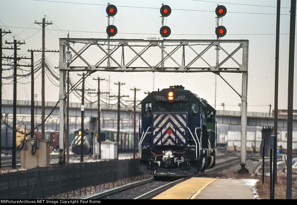 MRL 257, EMD SD40-2, ex BN back on home rails at Clyde Yard